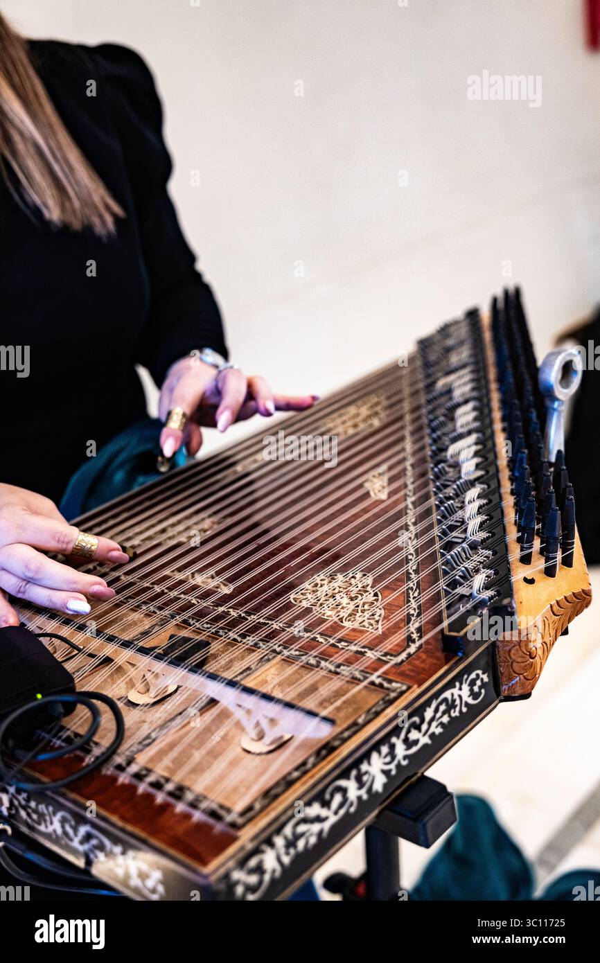 Arab musical instruments hi-res stock photography and images - Alamy