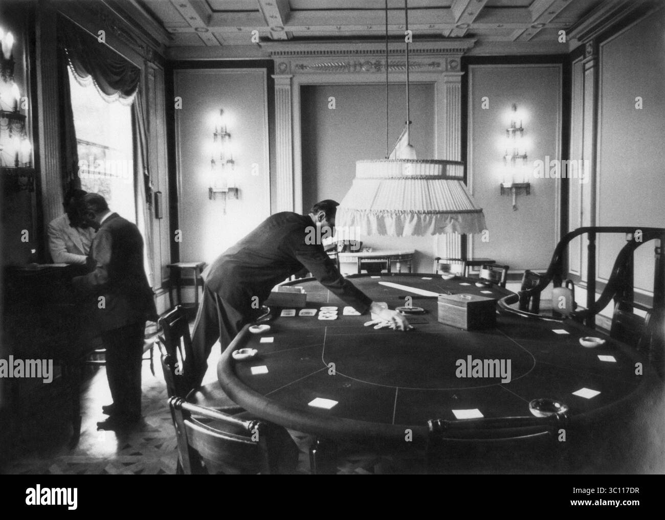 Croupier puts cards chips hi-res stock photography and images - Alamy