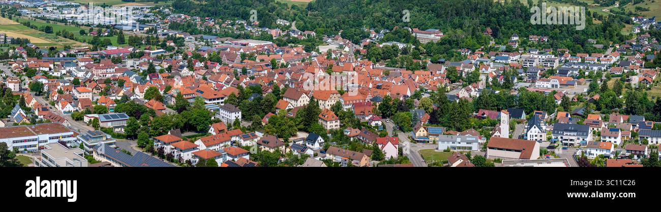 Stadtansicht von Münsingen auf der Schwäbische Alb. Stadtmitte mit ...