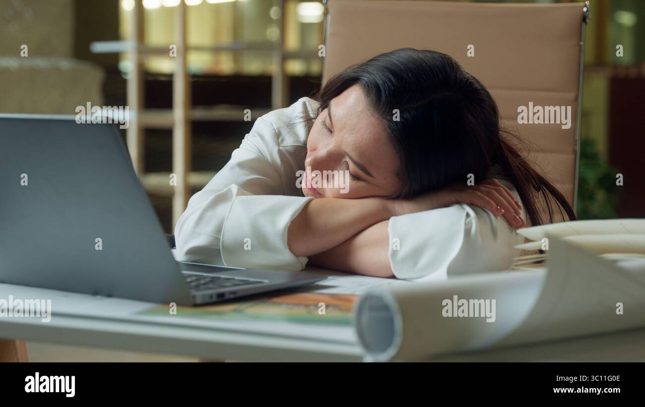 Sleeping business woman on office table tired exhausted businesswoman ...