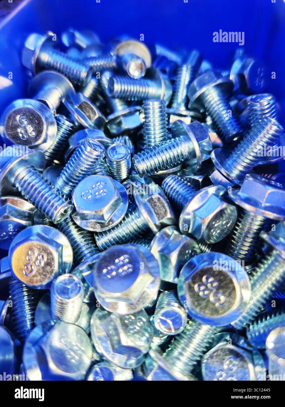 Flange hex bolts hi-res stock photography and images - Alamy