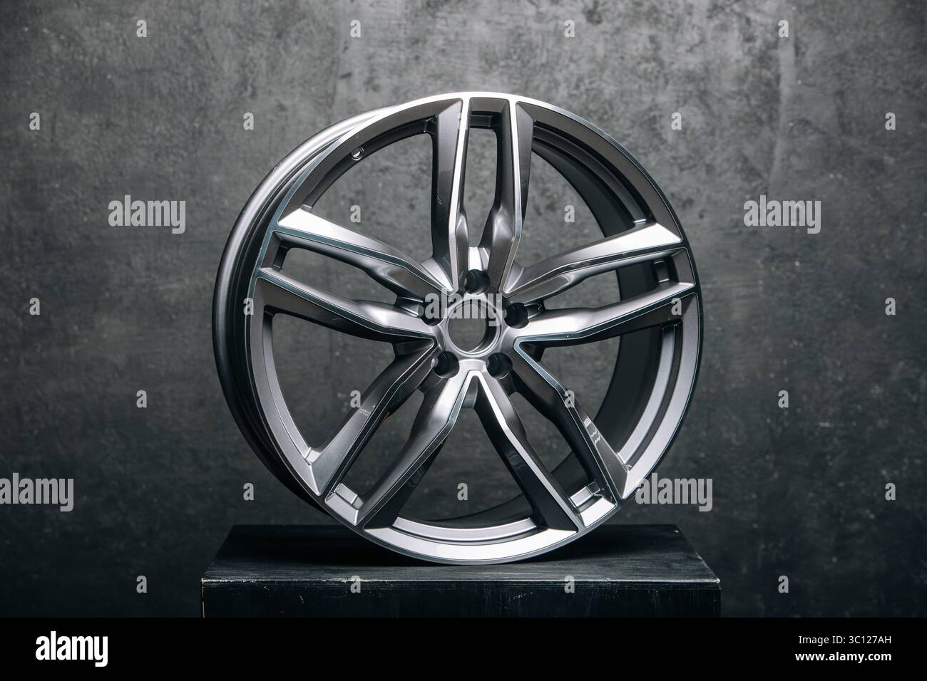 Car reflection disc hi-res stock photography and images - Alamy