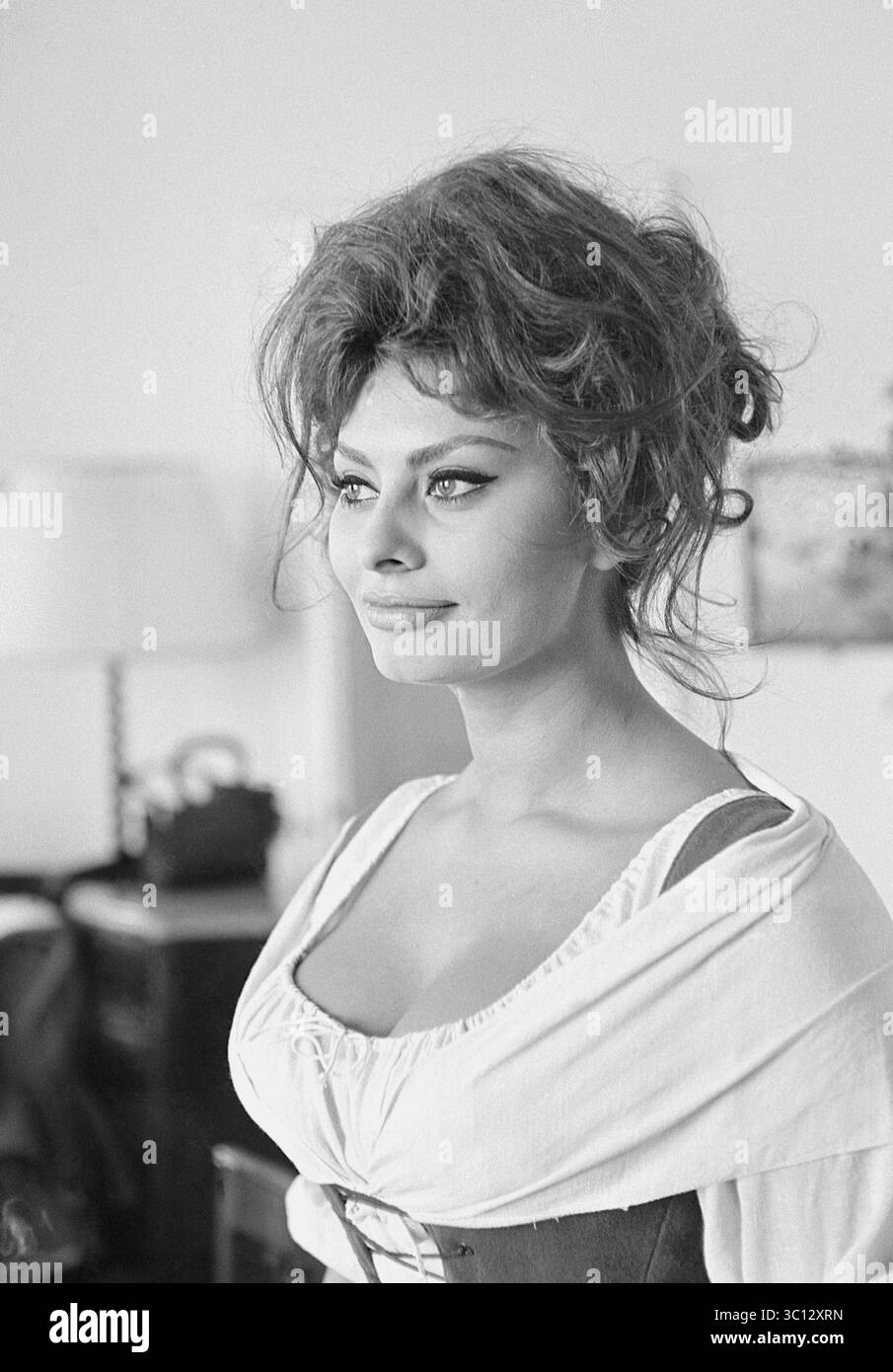 Sophia loren when young hi-res stock photography and images - Alamy