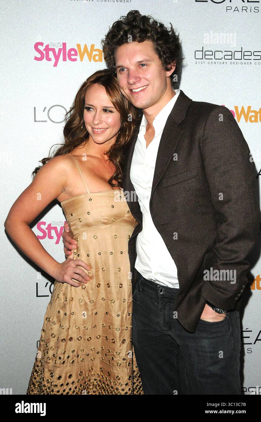 Jennifer Love Hewitt and boyfriend Alex Beh at 'A Night Of Red Carpet ...