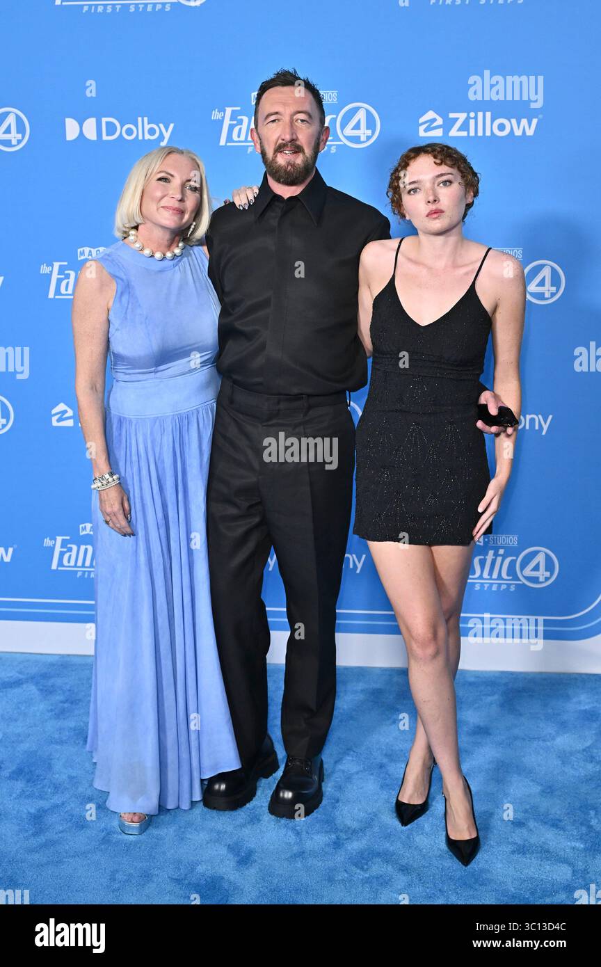 Ralph Ineson mit Ehefrau Ali Ineson und Tochter Rebecca Ineson bei der ...