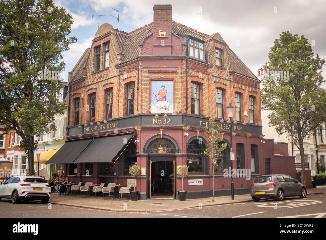 The ram public house hi-res stock photography and images - Alamy