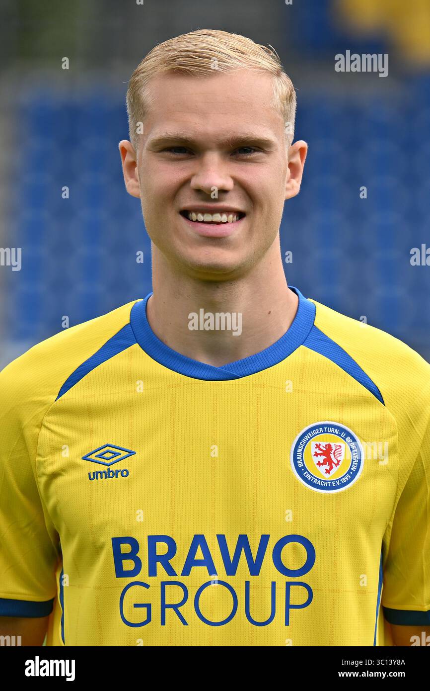 22 July 2025, Lower Saxony, Brunswick: Soccer: Bundesliga 2, Eintracht ...