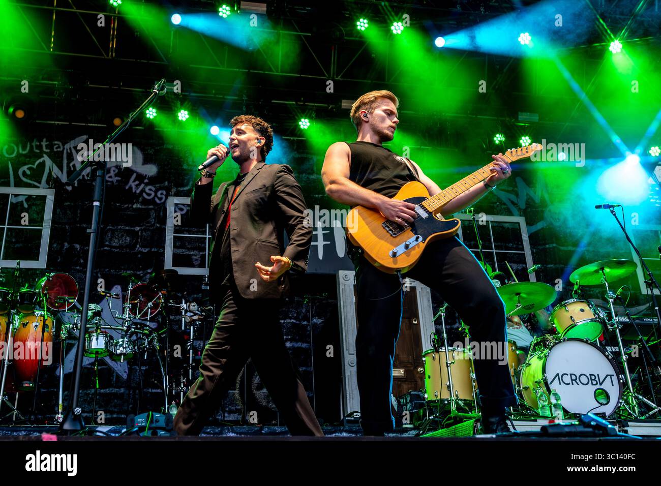 Ben Edwards â?? lead vocalist and Charlie Richards â?? guitarist of ...