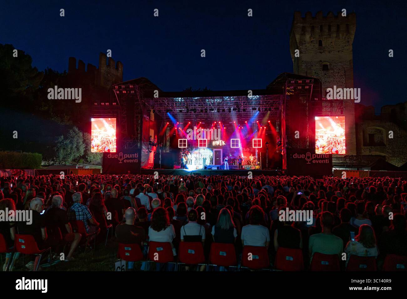 Anastacia Performs Live On Stage During Anastacia Ntk Tour 2025