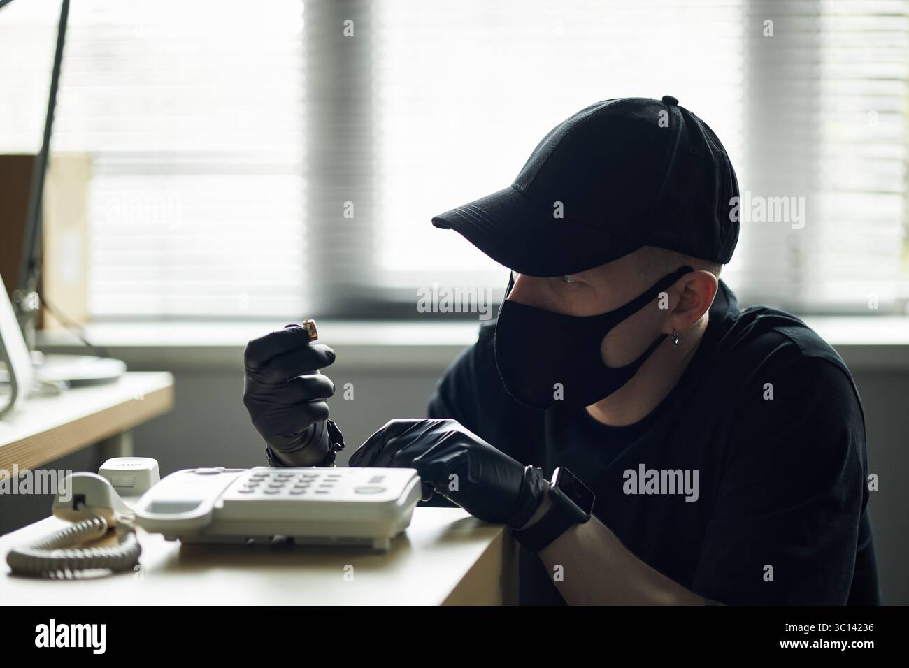 Wire tap spy hi-res stock photography and images - Alamy