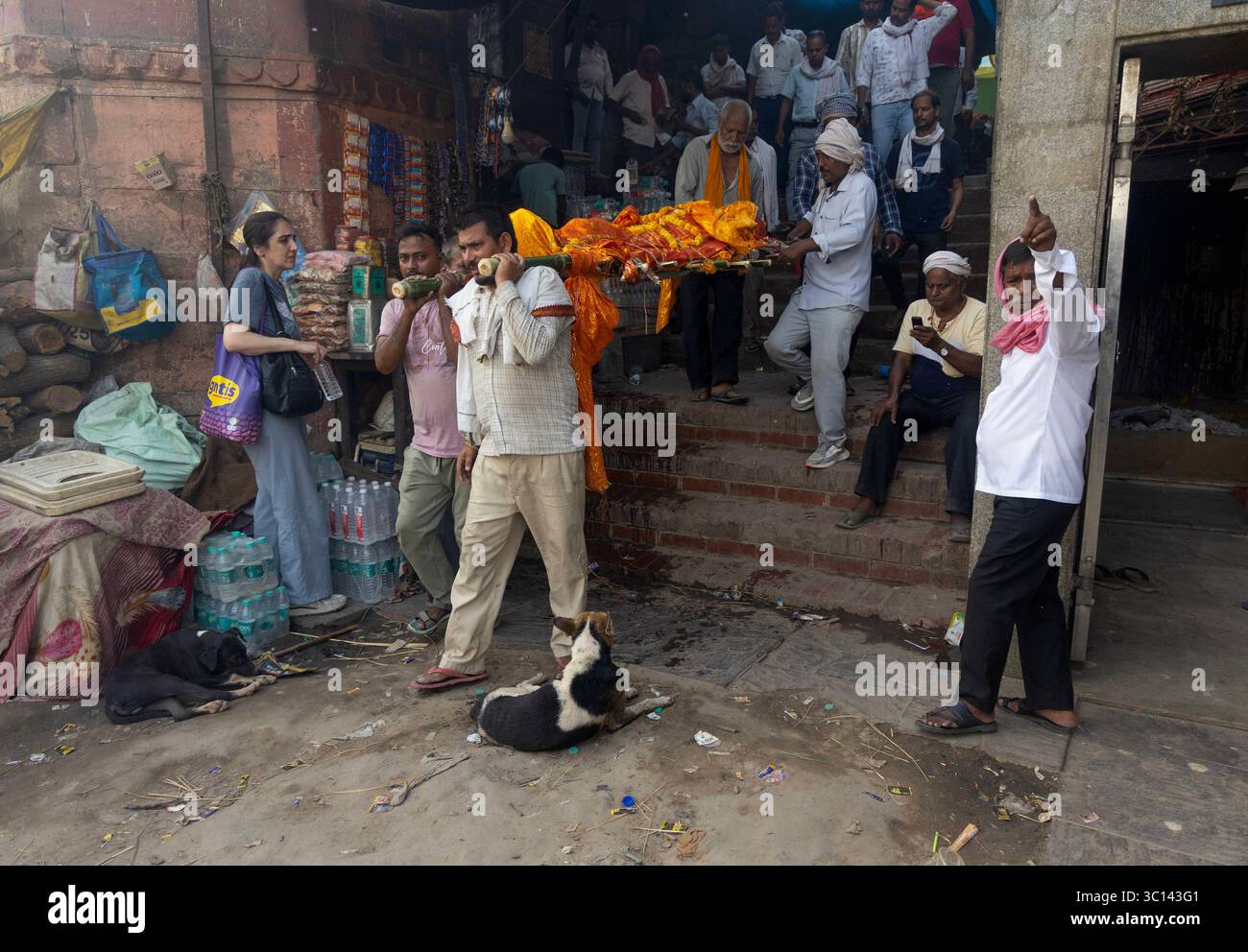 Funeral traditions and pollution at Manikarnika Ghat, in India A group ...