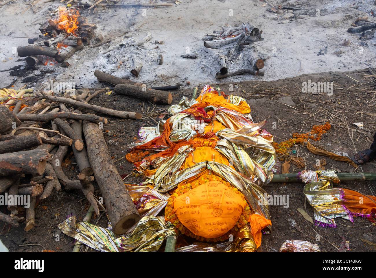 Funeral traditions and pollution at Manikarnika Ghat, in India A body ...