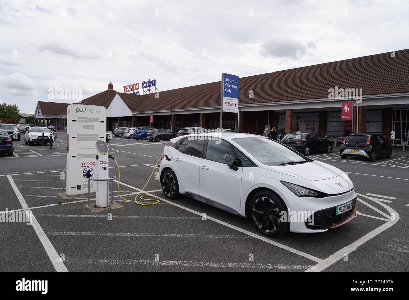 Tesco extra supermarket Podpoint electric car charging parking ...