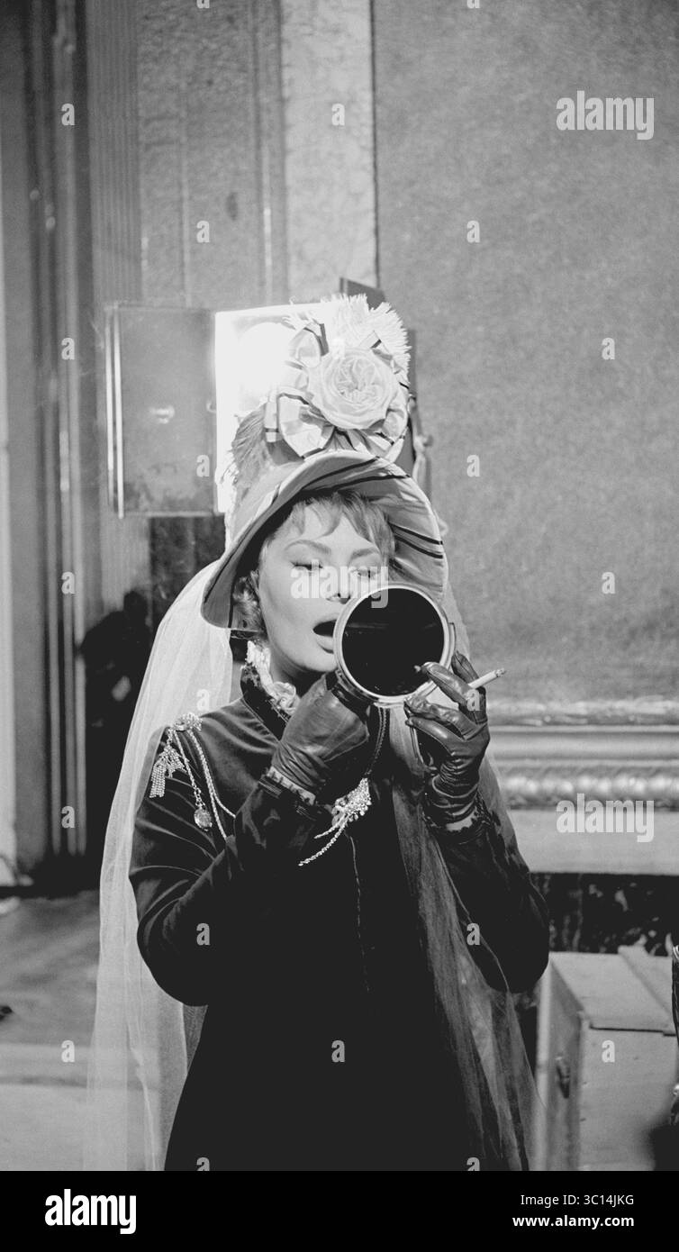 Sophia loren when young hi-res stock photography and images - Alamy