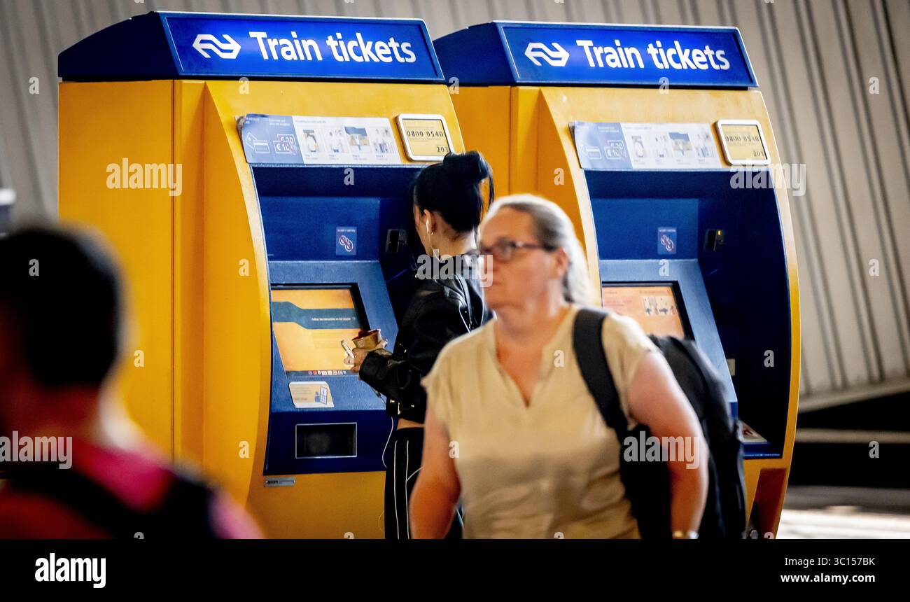 SCHIPHOL - Buy train ticket from ns ANP /HOLLANDSE HOOGTE /ROBIN ...