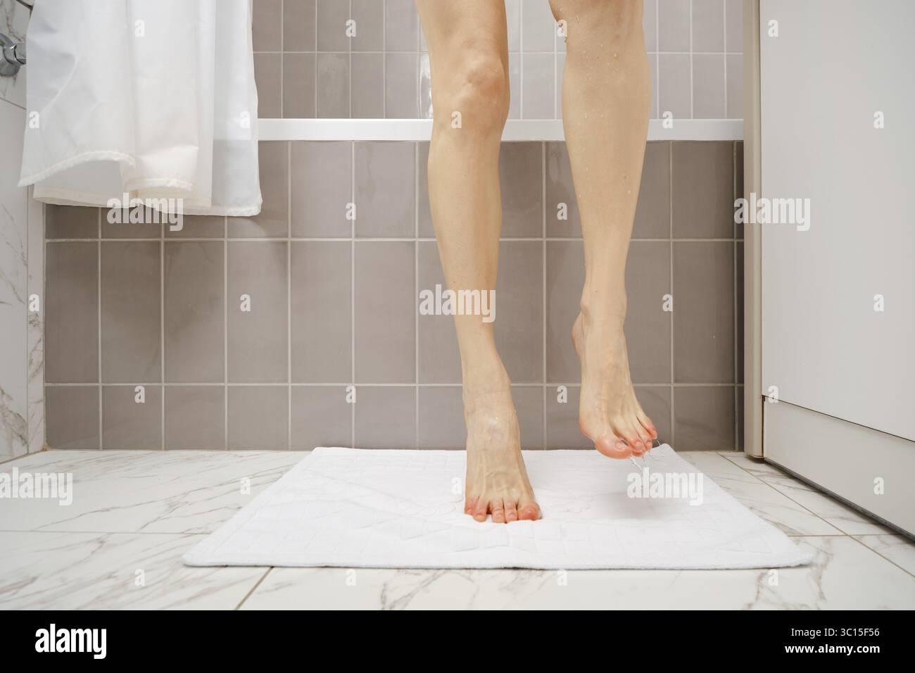 Taking a bath feet tiles hi-res stock photography and images - Alamy