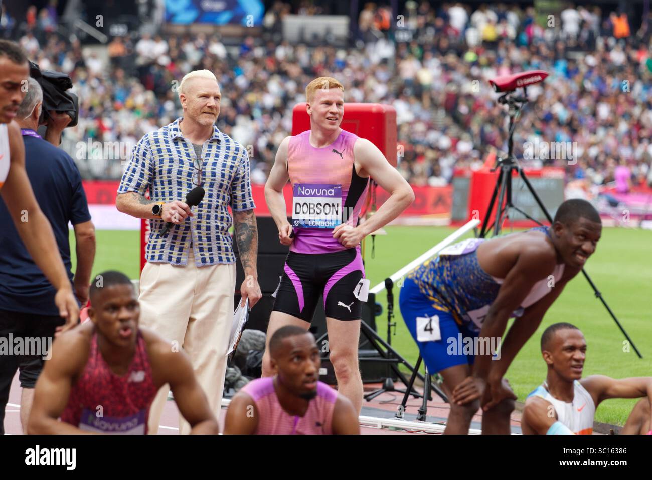 Charlie Dobson with Iwan Thomas after he wins the men's 400m at the ...