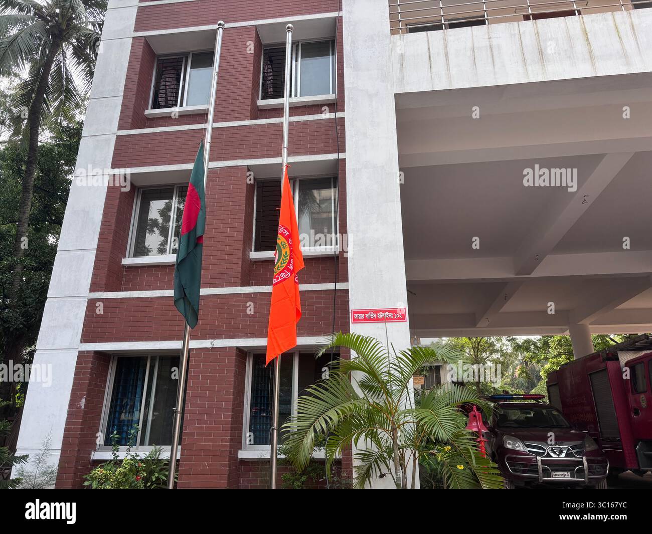 (250722) -- DHAKA, July 22, 2025 (Xinhua) -- This photo taken on July ...