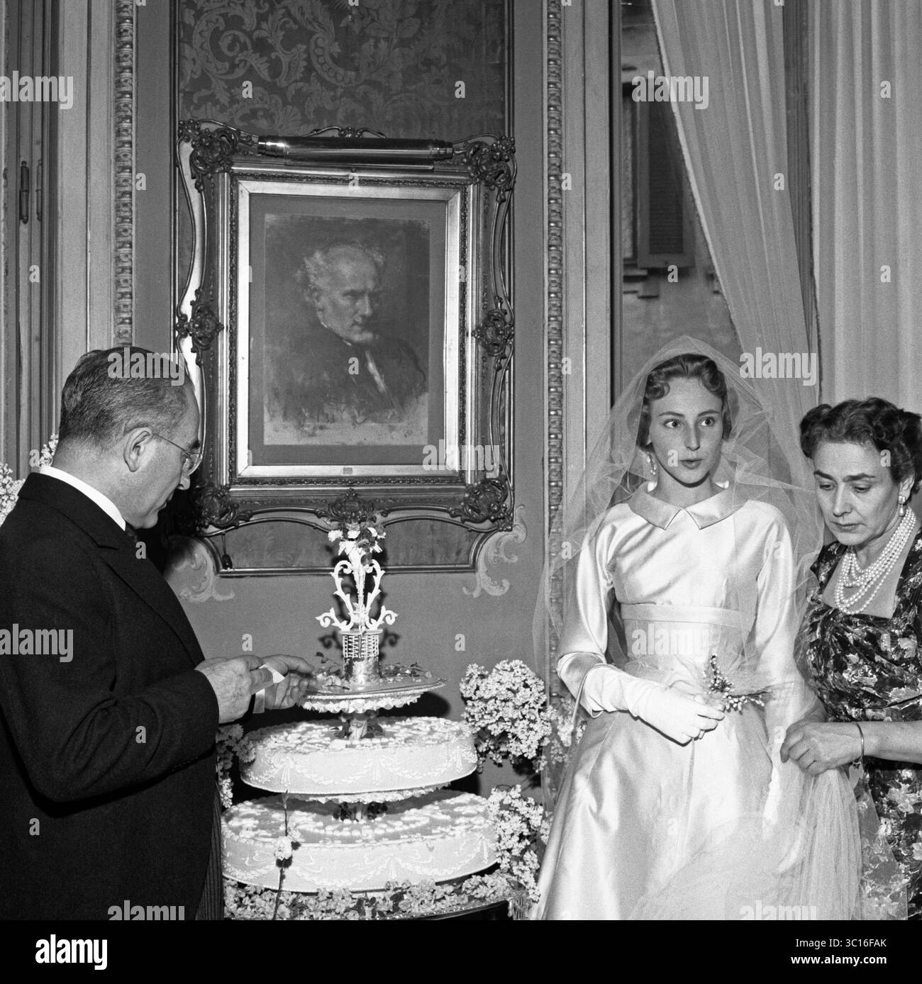 Italian countess and Italian duke Luigi Filippo d'Acquarone's wife ...
