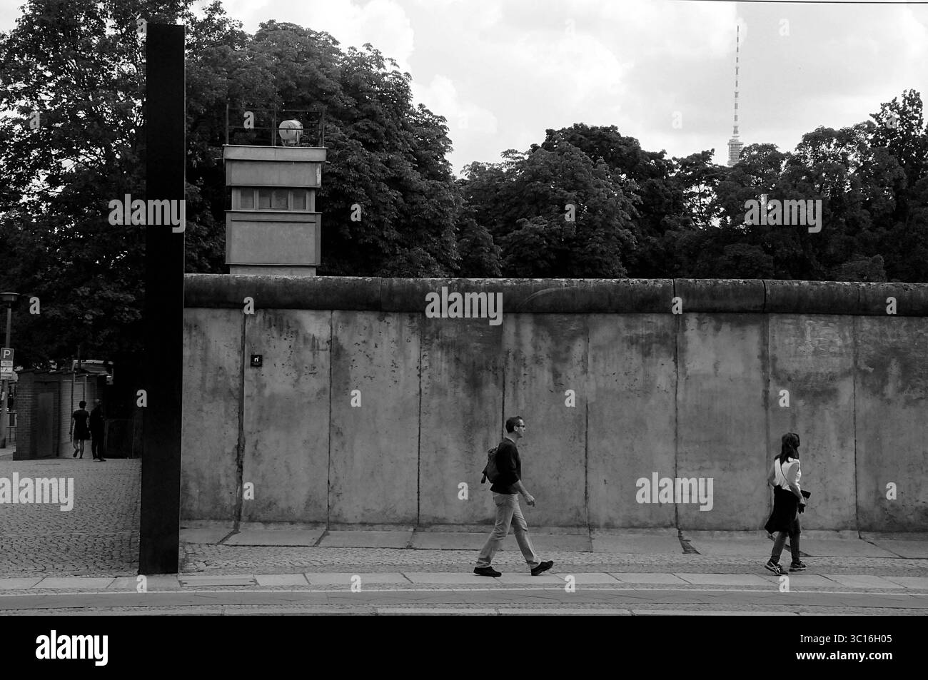Berlin germany visitors during Black and White Stock Photos & Images ...