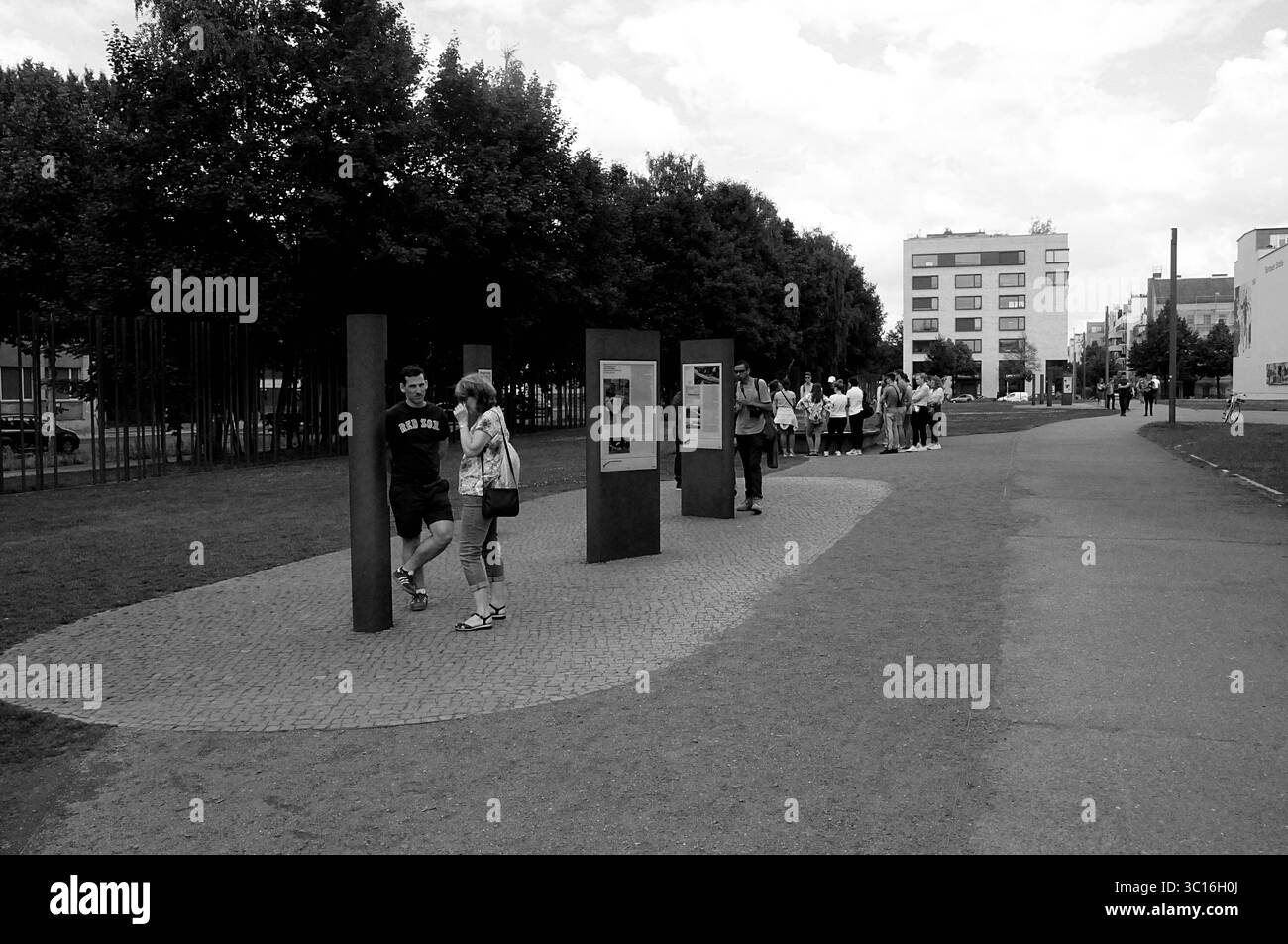 Berlin germany visitors during Black and White Stock Photos & Images ...