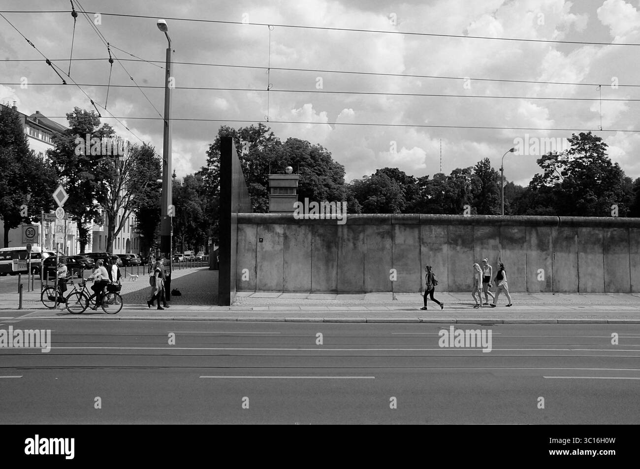BERLIN/GERMANY/DEUTSCHLAND/ 11.jULY 2018 .Visitors at Bernauer Strasse ...