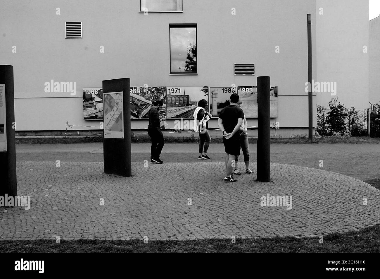 BERLIN/GERMANY/DEUTSCHLAND/ 11.jULY 2018 .Visitors at Bernauer Strasse ...