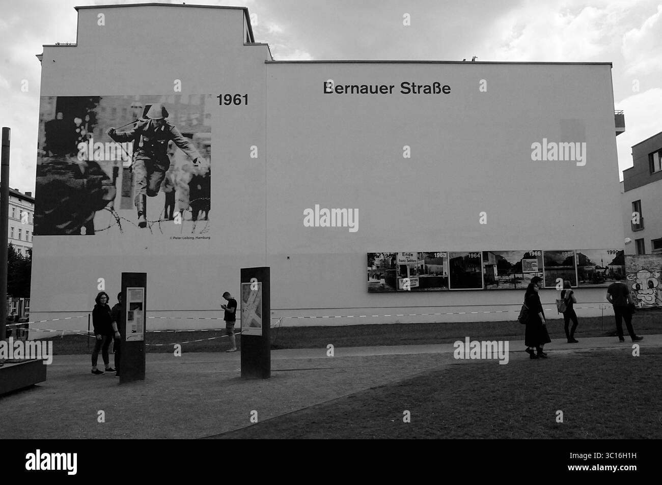 BERLIN/GERMANY/DEUTSCHLAND/ 11.jULY 2018 .Visitors at Bernauer Strasse ...