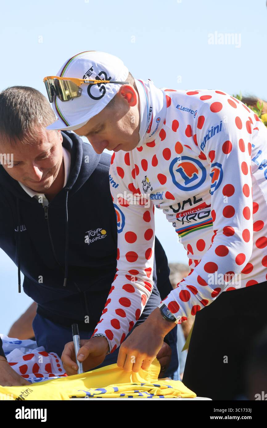 Mont Ventoux stage 16 Tour de France 2025 Stock Photo - Alamy