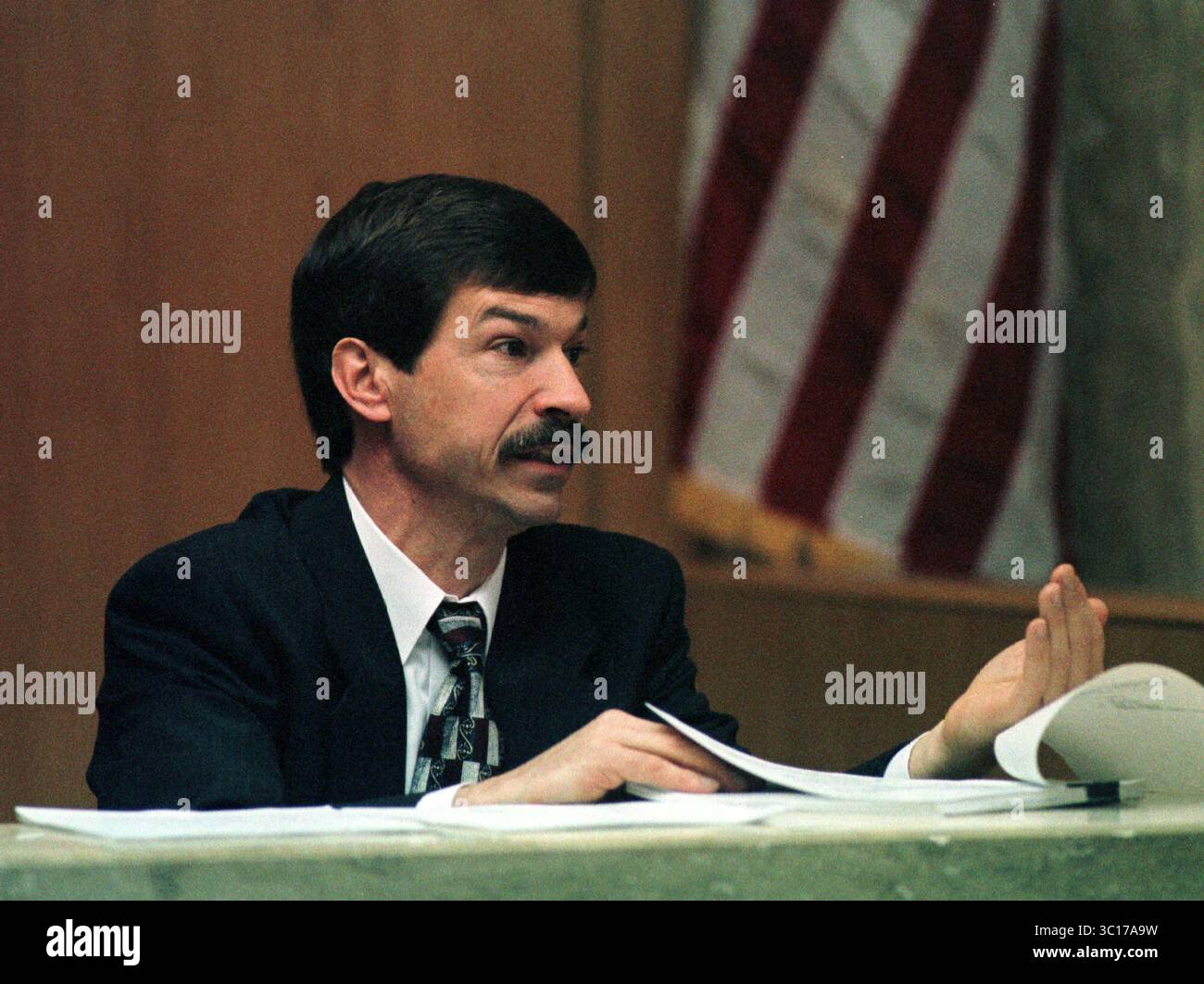 Feb 8, 1999 - BARTOW, Florida, U.S. - FBI agent Roger Martz testified ...