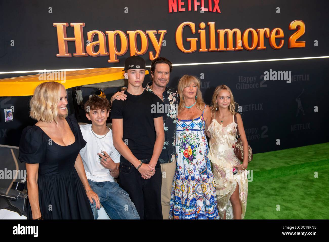 (L-R) Erinn Hudson, Bodhi Hawn Hudson, Wilder Brooks Hudson, Oliver Hudson, Goldie Hawn and Rio ...
