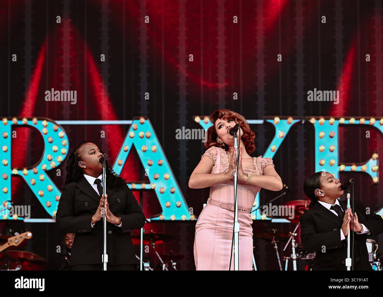Raye singer hi-res stock photography and images - Alamy