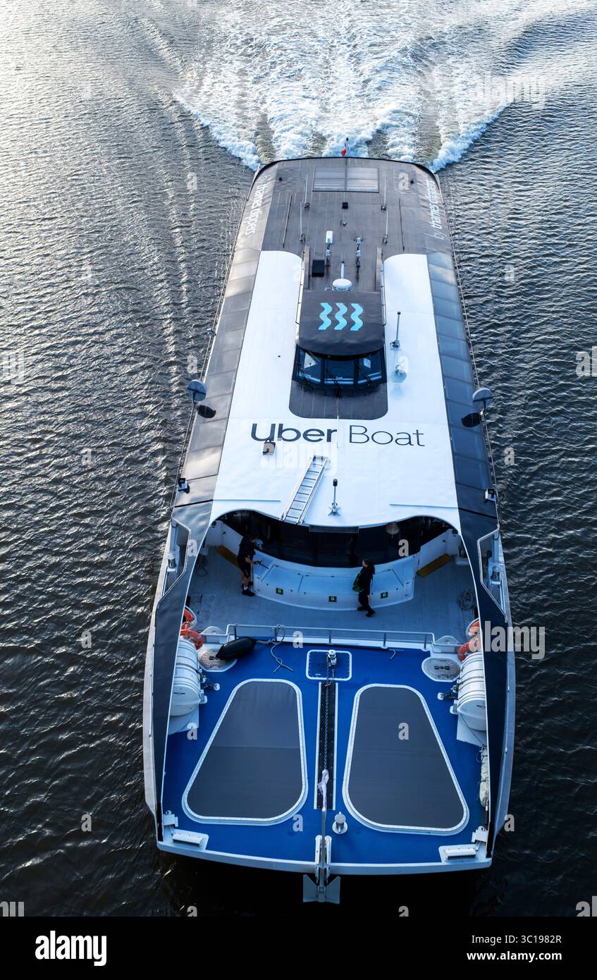 Commuter boat boat hi-res stock photography and images - Alamy