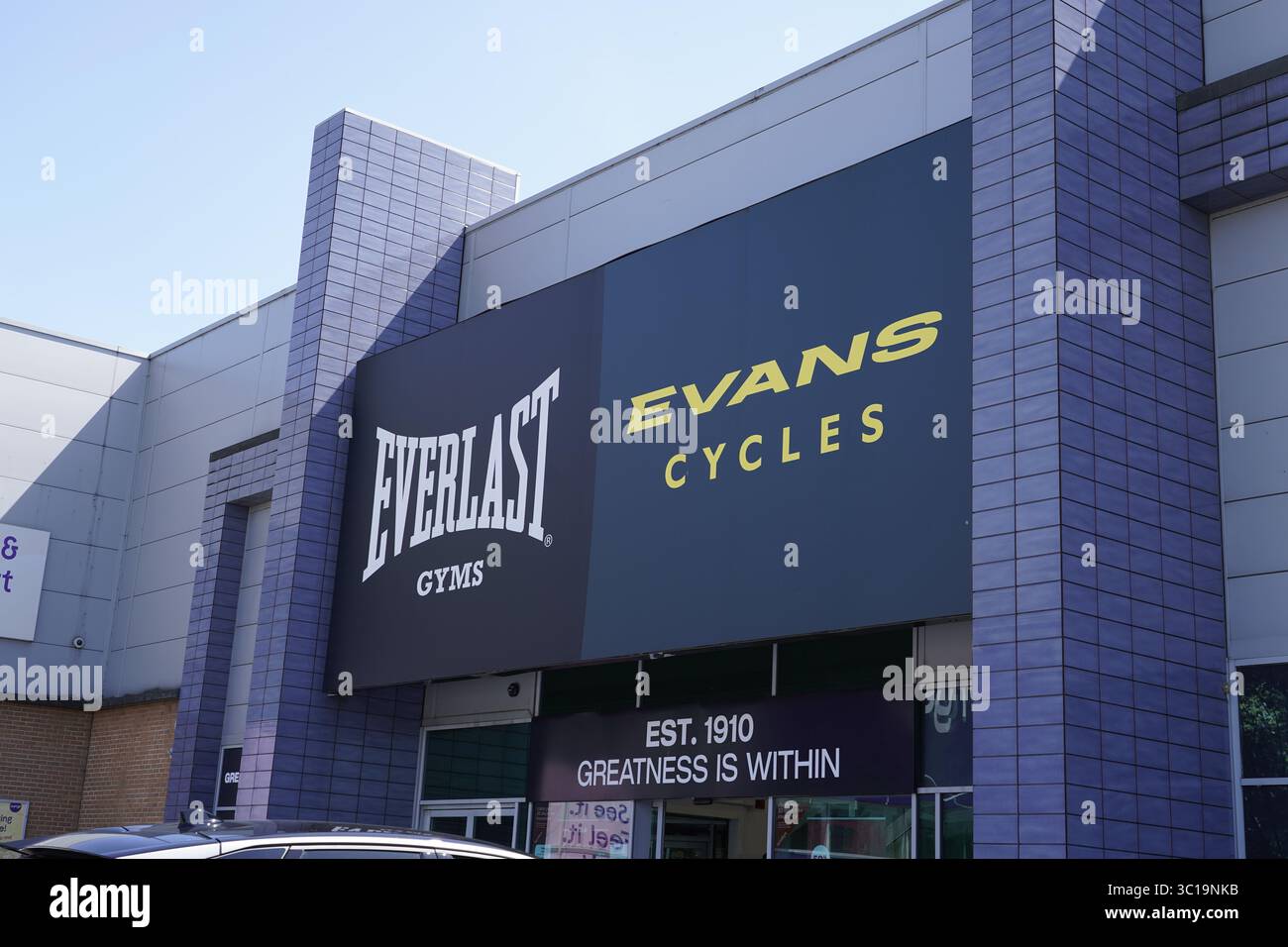 Everlast gym, Evans cycles Corporate logo signs in Barnsley, South ...