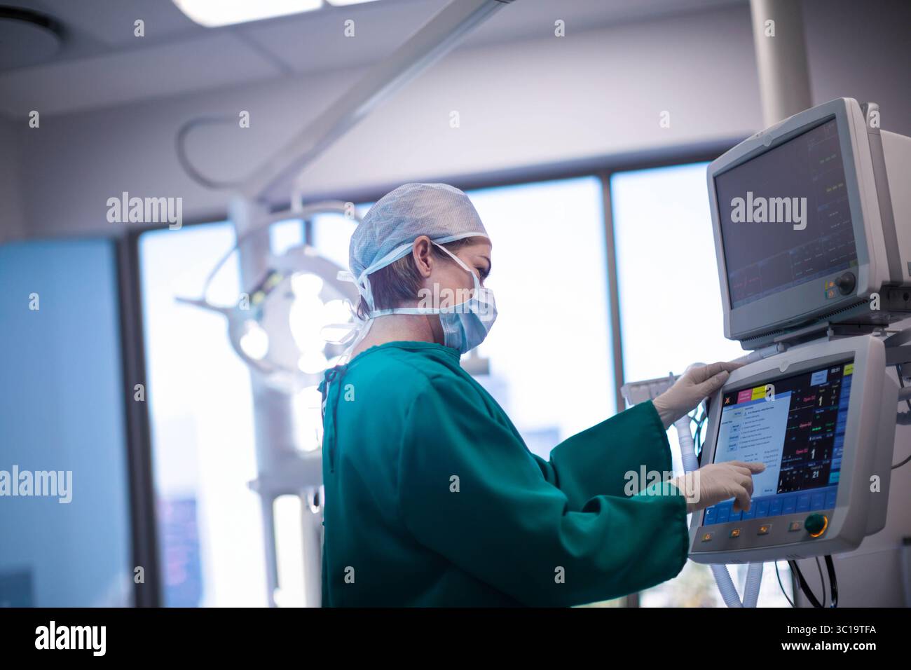 Medical ventilator displaying patient hi-res stock photography and ...