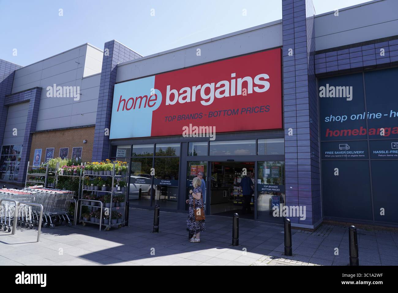 Home bargains logo hi-res stock photography and images - Alamy
