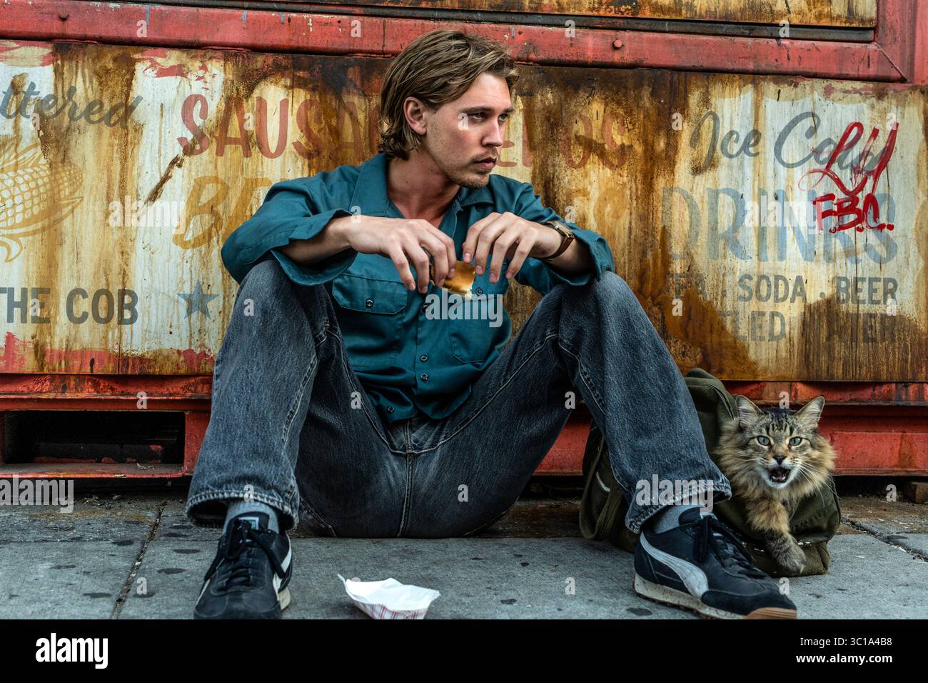 Caught Stealing (2025) directed by Darren Aronofsky and starring Austin ...