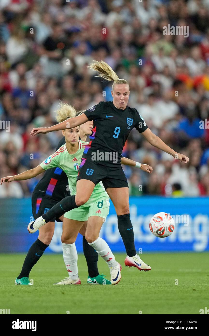 England's Beth Mead, centre, and Italy's Emma Severini in action during ...