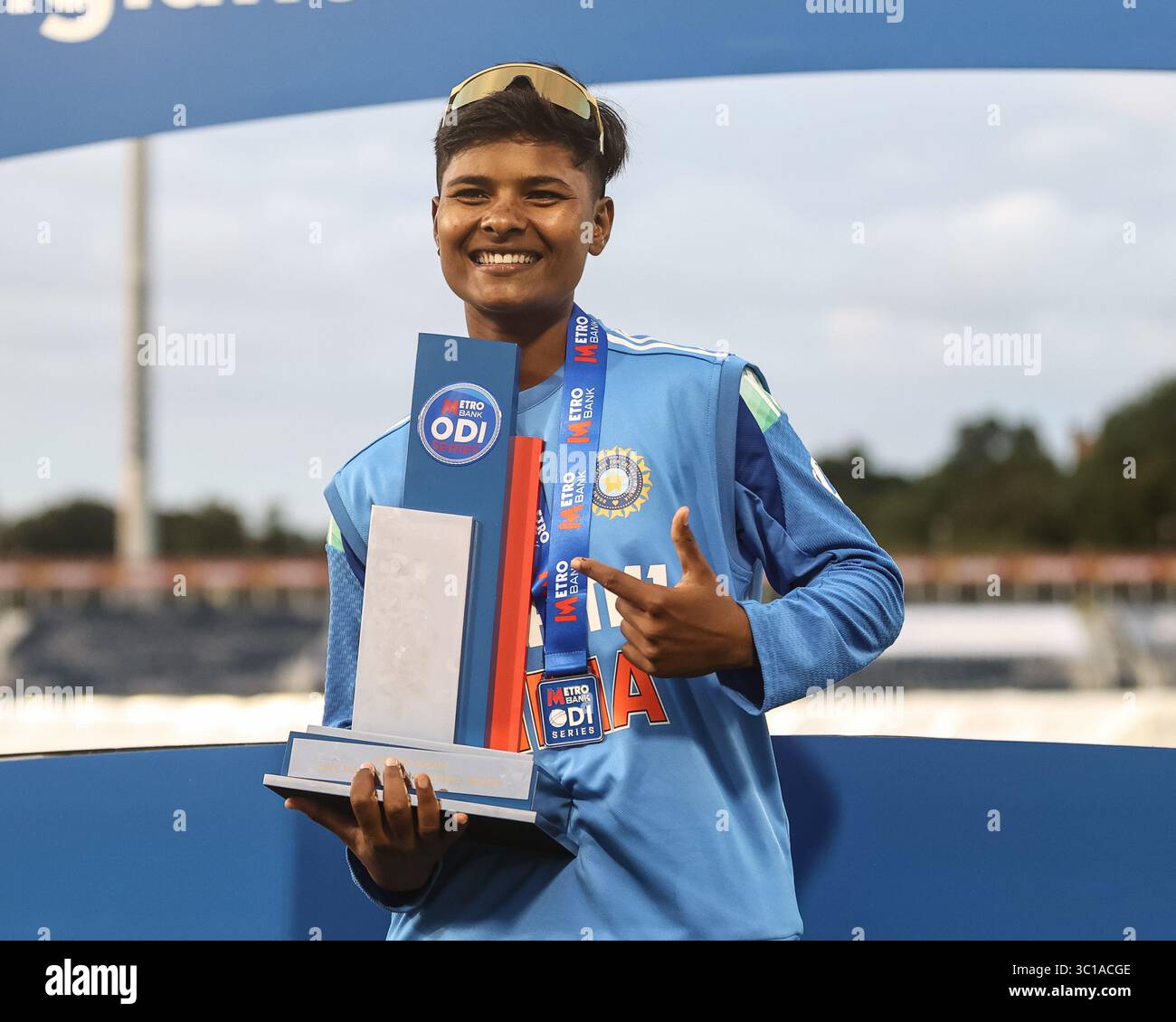 Kranti Gaud of India with the Trophy Sree Charani of India during the ...