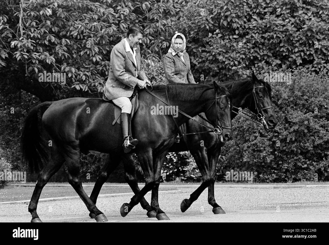 FILE - U.S. President Ronald Reagan and Britain's Queen Elizabeth II ...