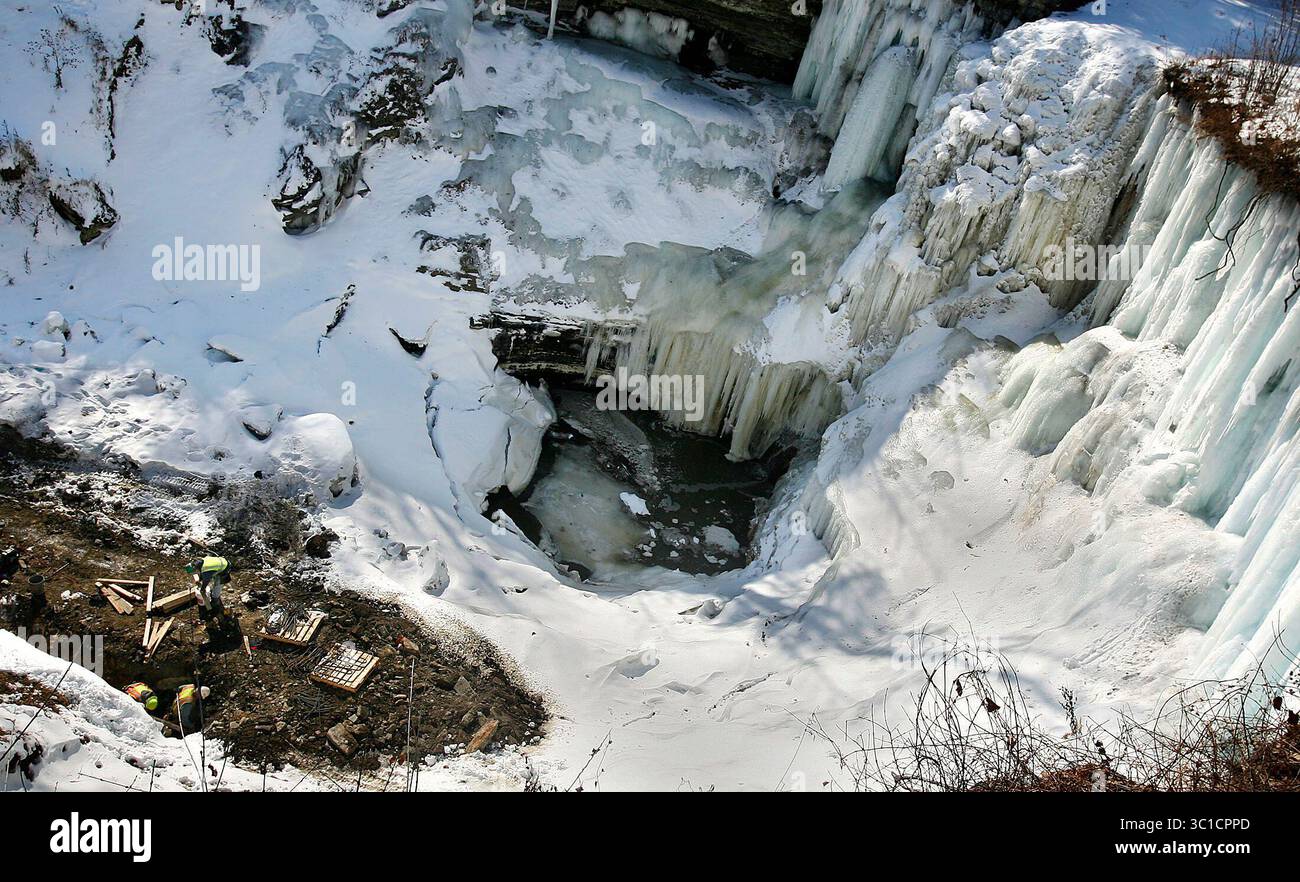 Undermining walls hi-res stock photography and images - Alamy