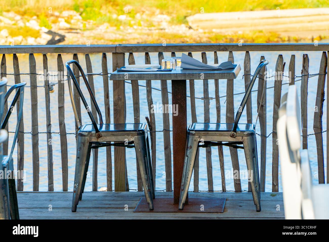 Outdoor dining waterfront fishing hi-res stock photography and images ...