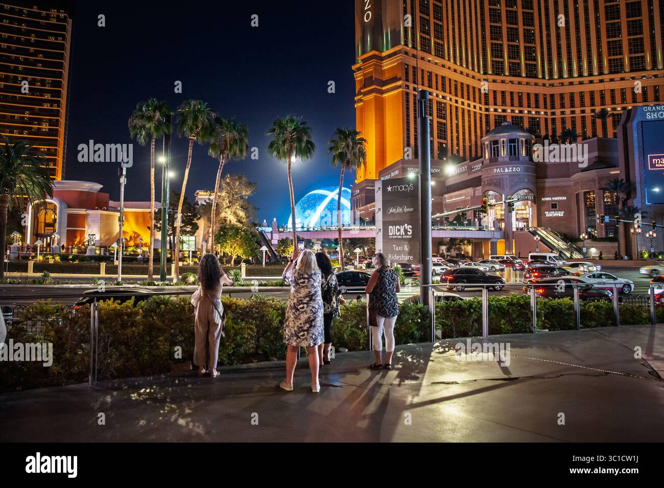 LAS VEGAS, AUGUST 21, 2024: Visitors pause on a pedestrian walkway to ...