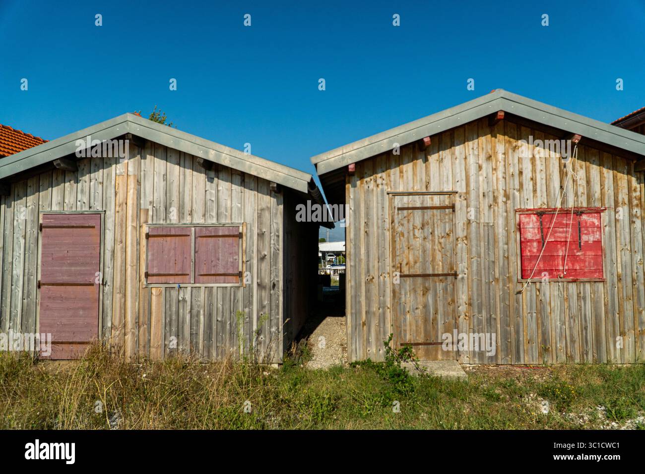 Wooden huts for oyster farming traditional work on Arcachon bay Stock ...