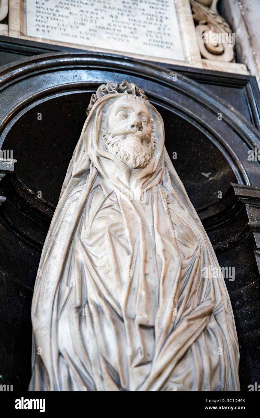 Monument of poet and cleric John Donne by Nicholas Stone in St Paul's ...