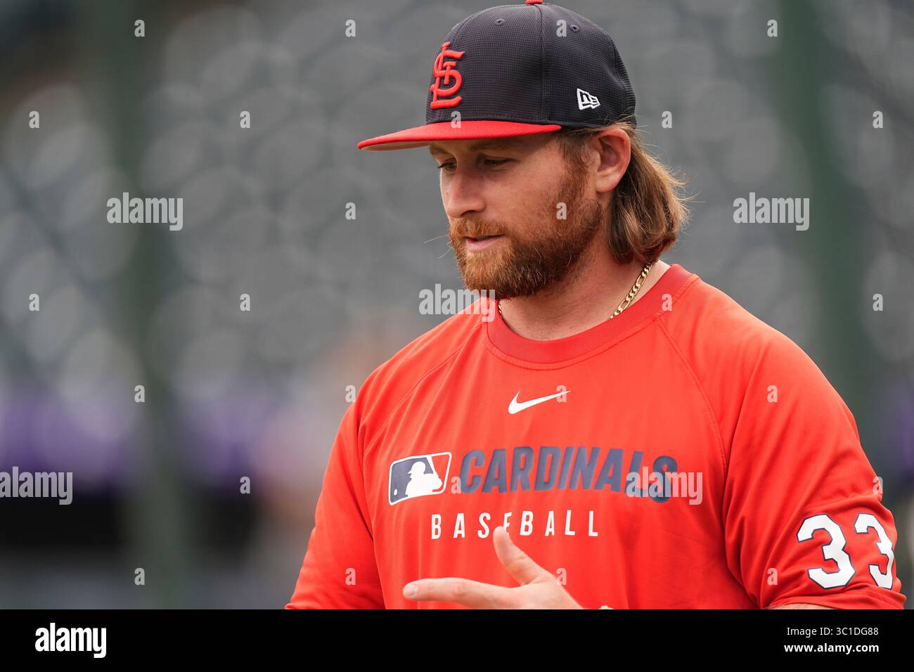 St. Louis Cardinals second baseman Brendan Donovan (33) warms up before ...