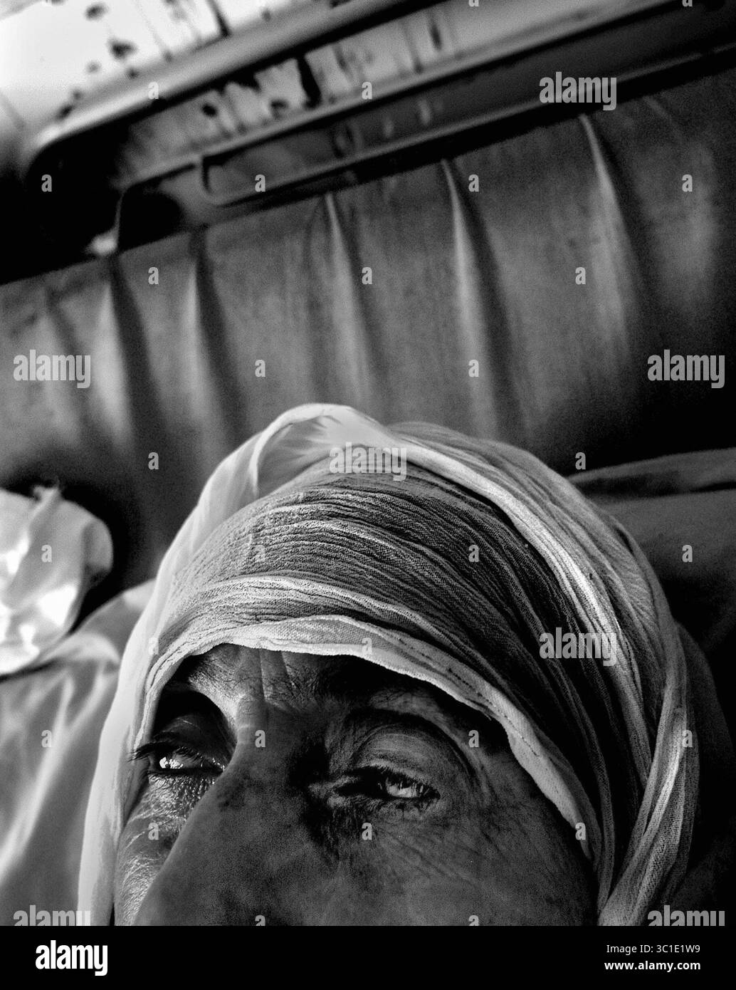 Iraqi patients Black and White Stock Photos & Images - Alamy