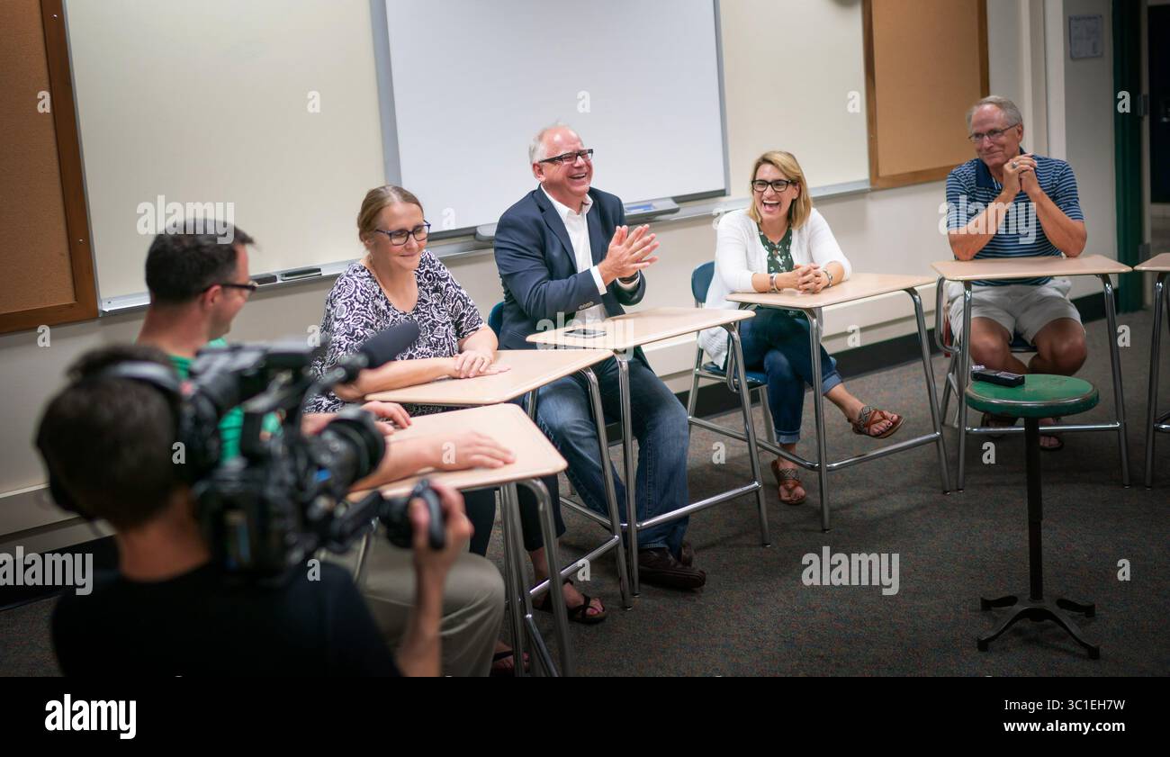 Tim walz interview hi-res stock photography and images - Alamy