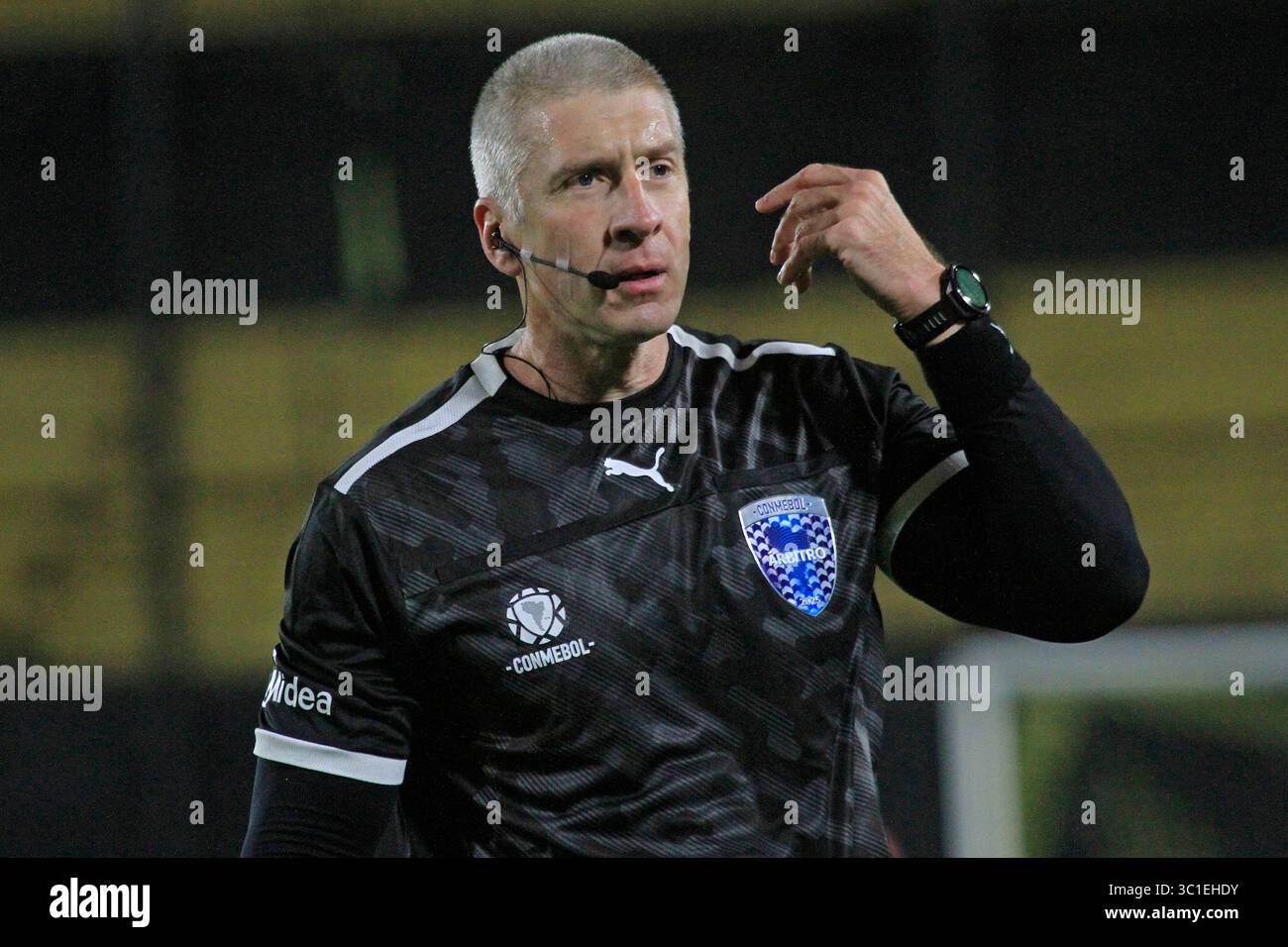 Campeon del Siglo Stadium Referee Anderson Daronco, during the match ...