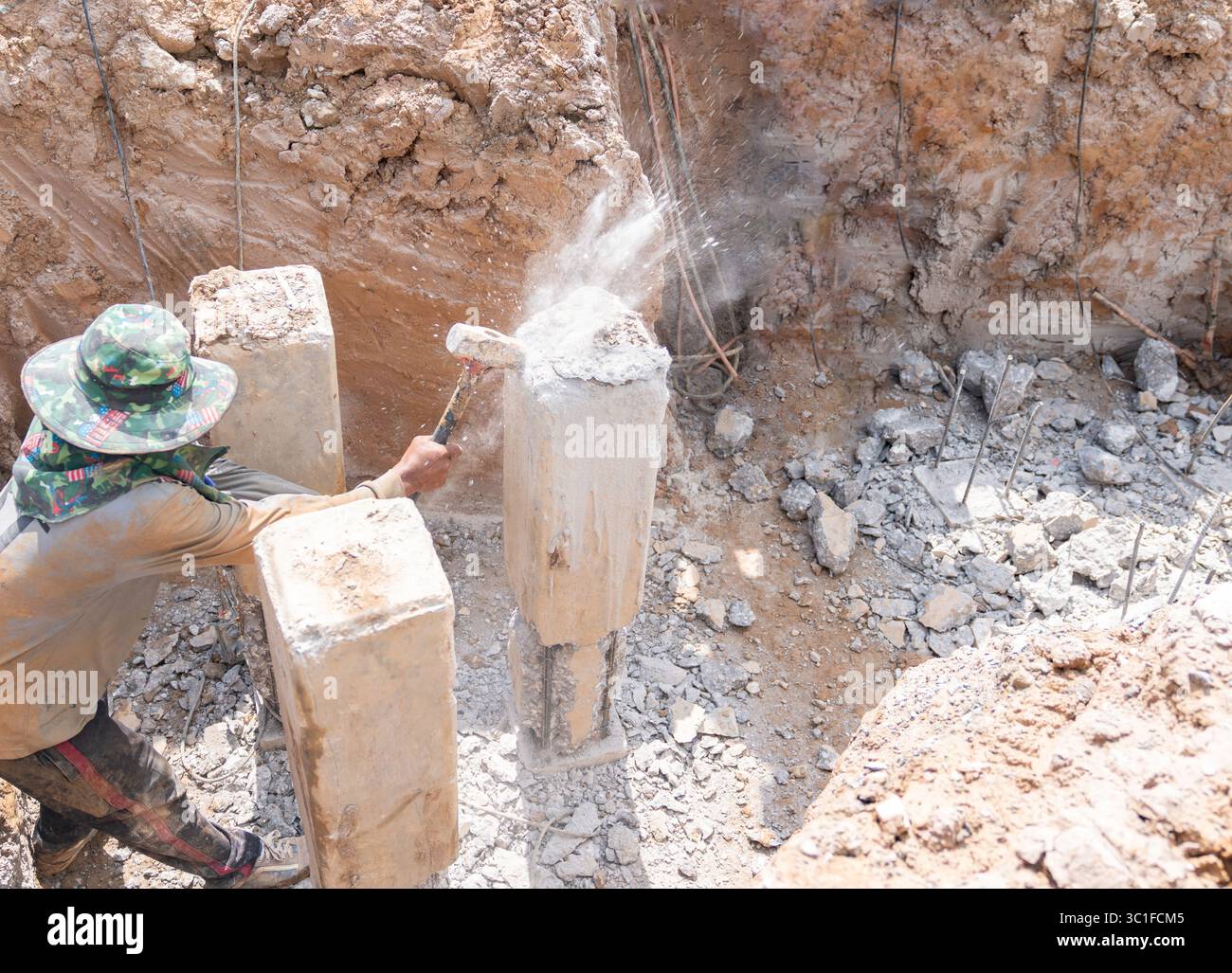 Construction worker using pile hi-res stock photography and images - Alamy